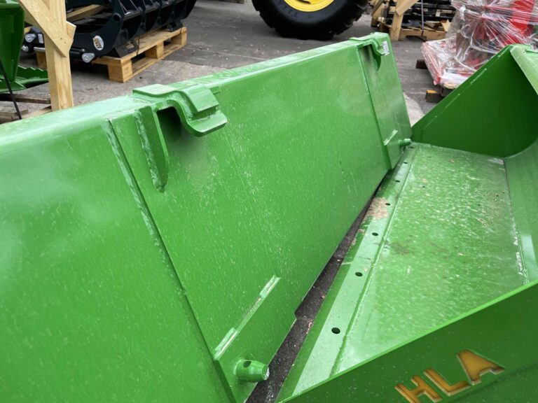 Heavy Duty Buckets for Tractors | HLA