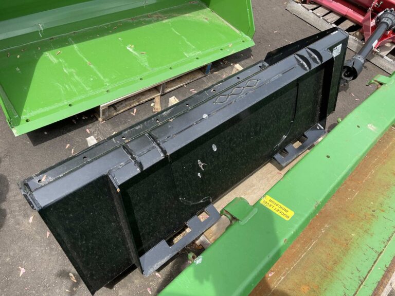 Heavy Duty Buckets for Tractors | HLA