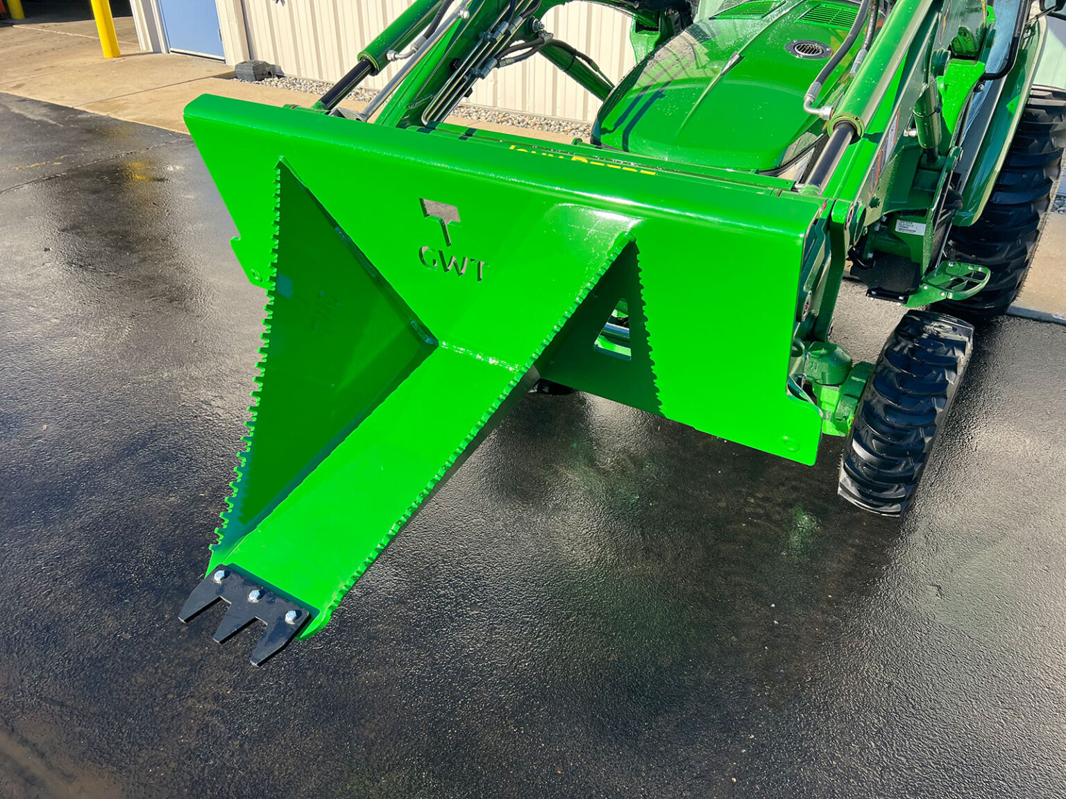 GWT Heavy Duty Wrecker: Stump Bucket in John Deere Green