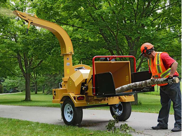 Hydraulic-Feed, Towable Wood Chipper | Wallenstein